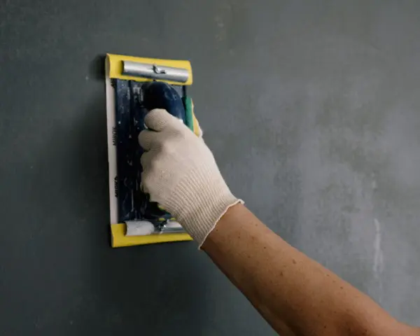 Como passar massa corrida: Confira o passo a passo