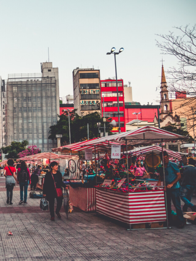 Conheça a Feira da Liberdade em São Paulo! - Guias