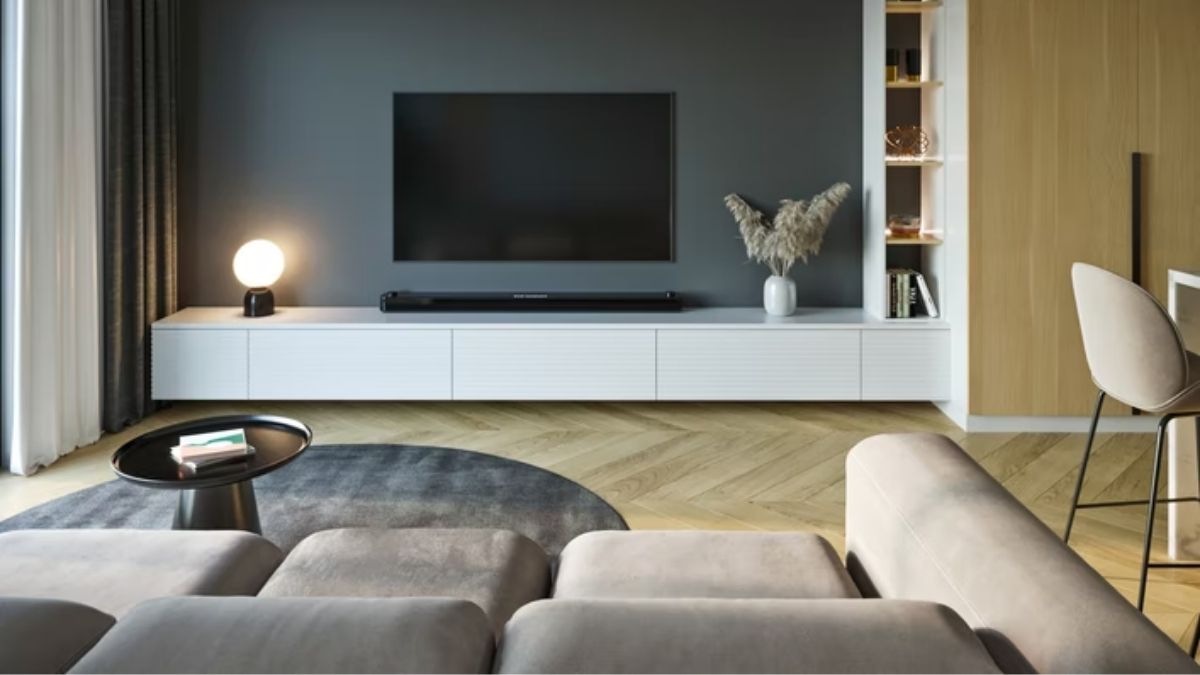 Distância ideal entre tv e sofá: saiba como calcular