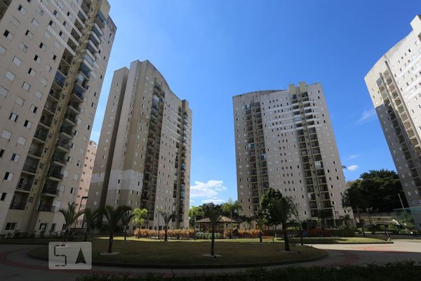 Alugue ou compre no Condomínio Innova Blue - Umuarama, Osasco - QuintoAndar