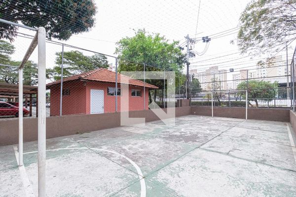 Alugue ou compre no Condomínio Iatã - Iapi, Osasco - QuintoAndar