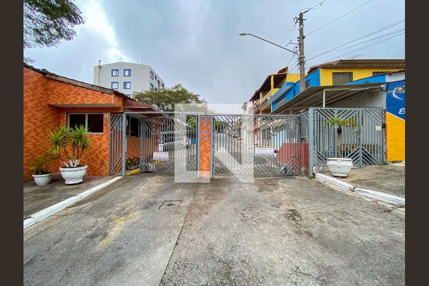 Condomínio em Rua Valter Ribeiro Marrany, 10, Cidade Dutra - São Paulo - Alugue ou Compre ...